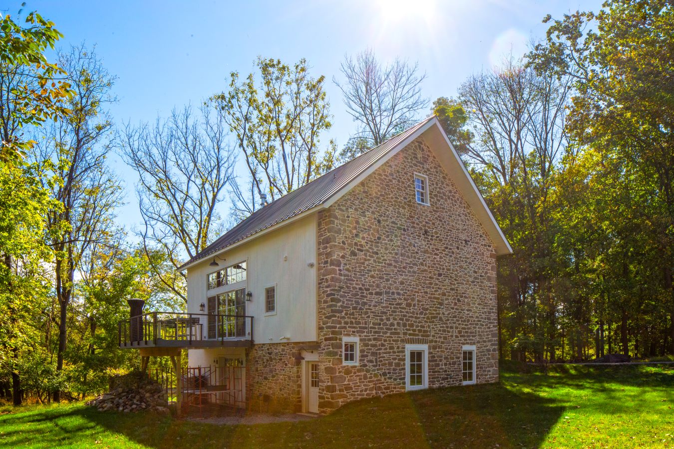 Colonial Stone House Barn - worthingtonshagencustombuilder