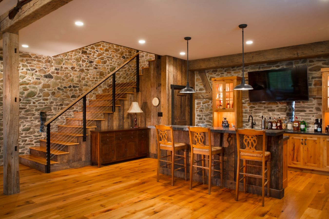 Colonial Stone House Barn - worthingtonshagencustombuilder