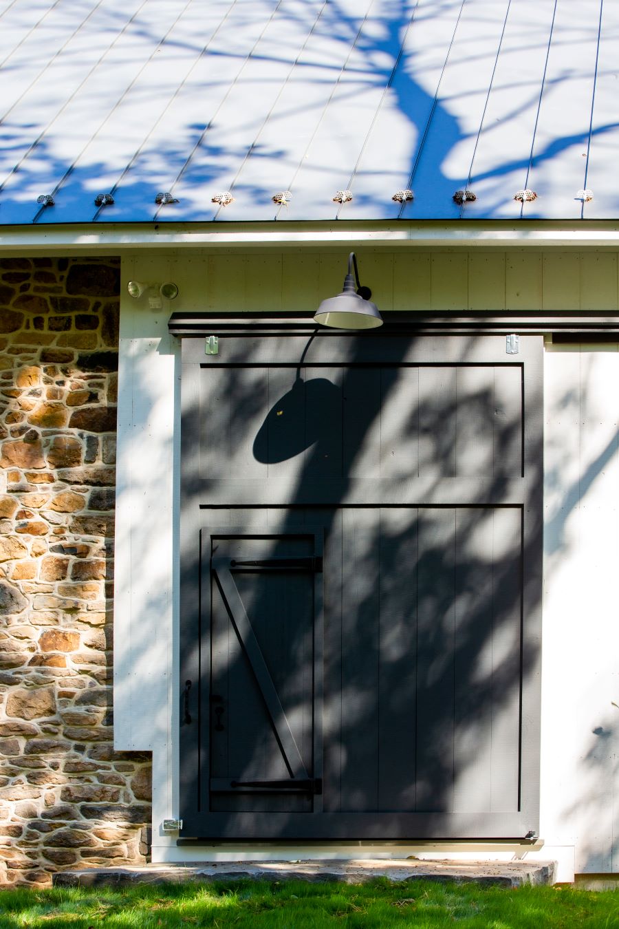 Colonial Stone House Barn - worthingtonshagencustombuilder