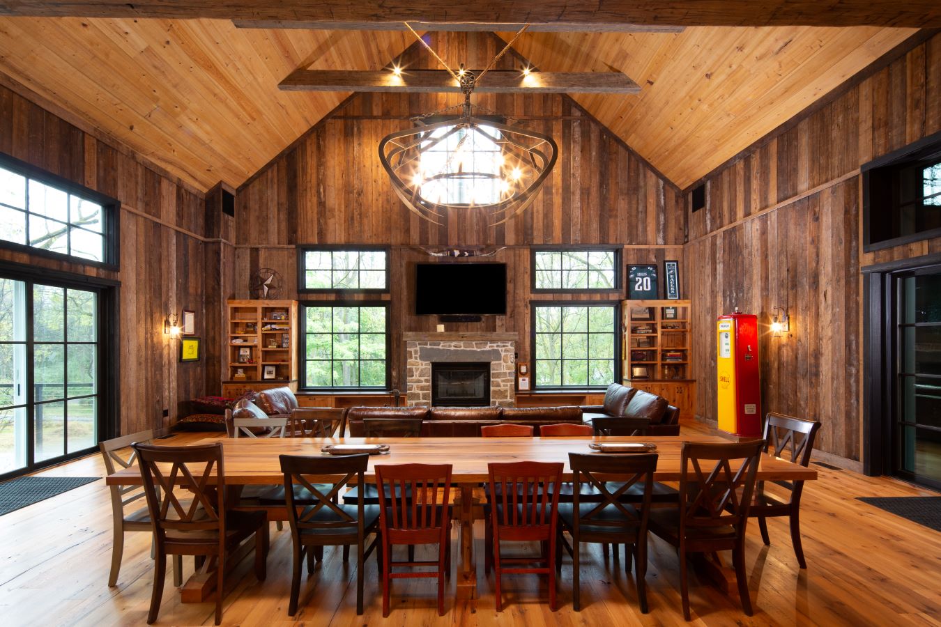 Colonial Stone House Barn - worthingtonshagencustombuilder