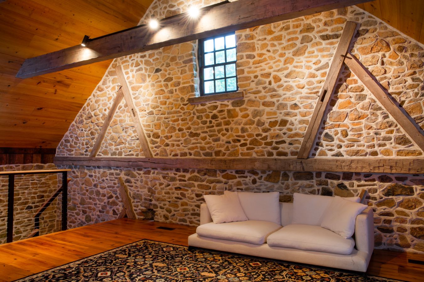 Colonial Stone House Barn - worthingtonshagencustombuilder
